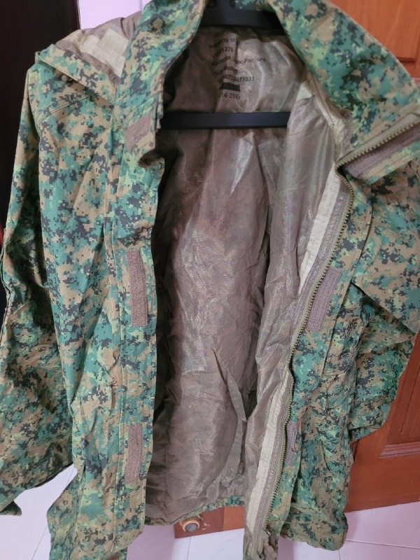 SAF Raincoat/Gore-tex (Army Version) (Price Negotiable), Men's Fashion ...