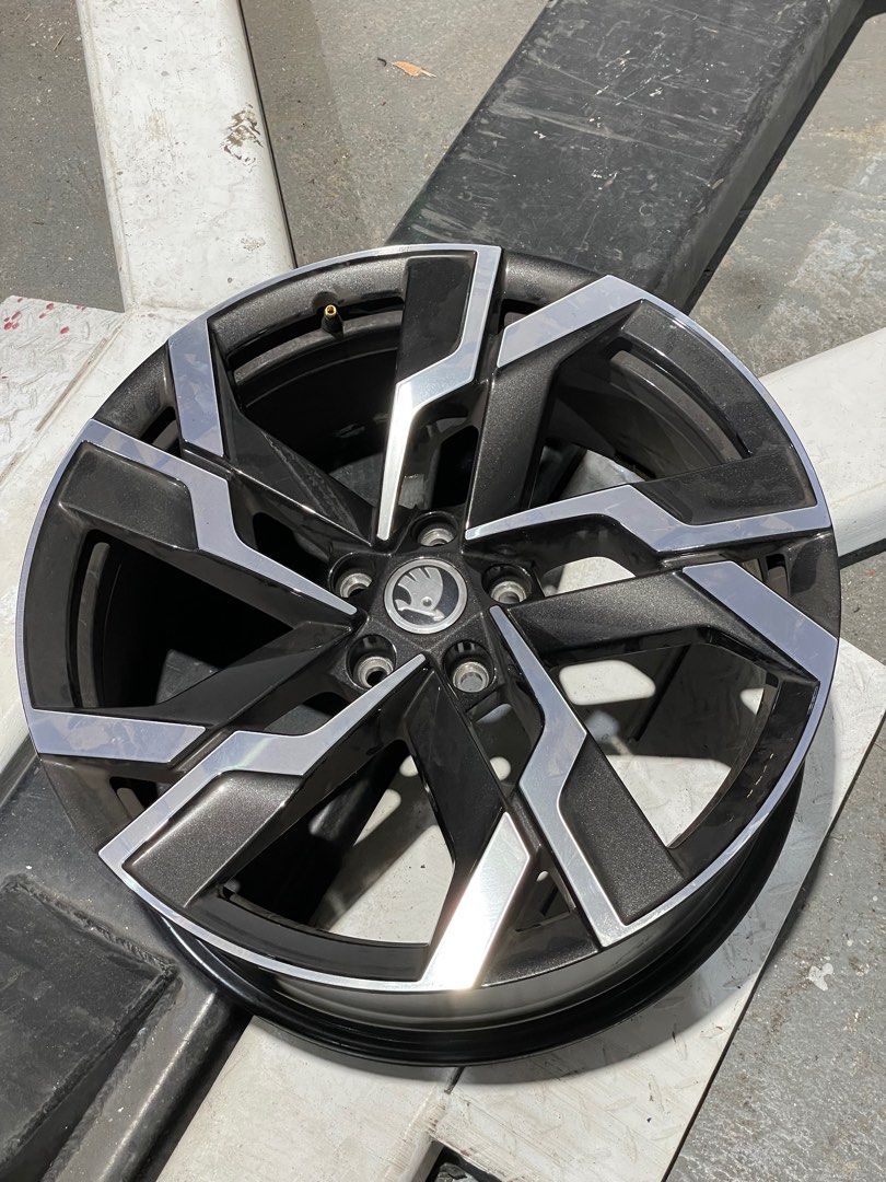 Skoda Kodiaq RS Factory Wheels 20inch, Car Accessories, Tyres & Rims on ...