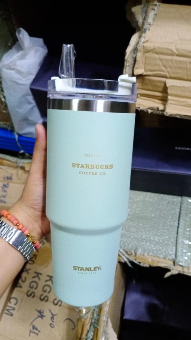 STANLEY!LIMITED EDDITION COLAB! Starbucks x Stanley tumblers and flasks ...