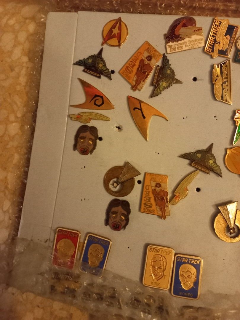 Star Trek Vintage Pins, Hobbies & Toys, Collectibles & Memorabilia ...