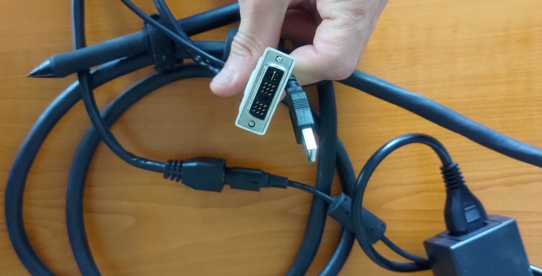 Wacom Cintiq 21UX 21-inch Pen Display (DTK-2100) - Graphics Monitor ...