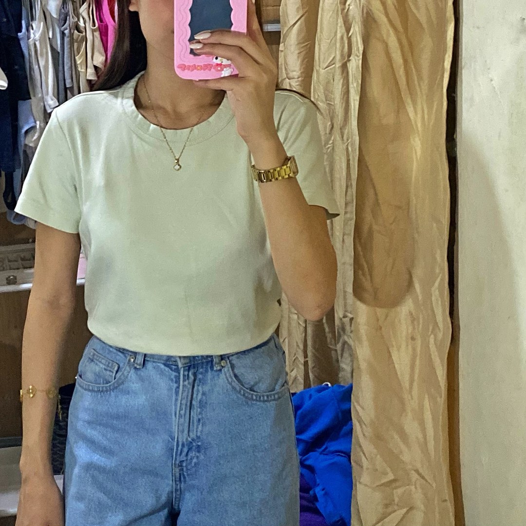 auth uniqlo basic shirt in light match gree, Women's Fashion, Tops ...