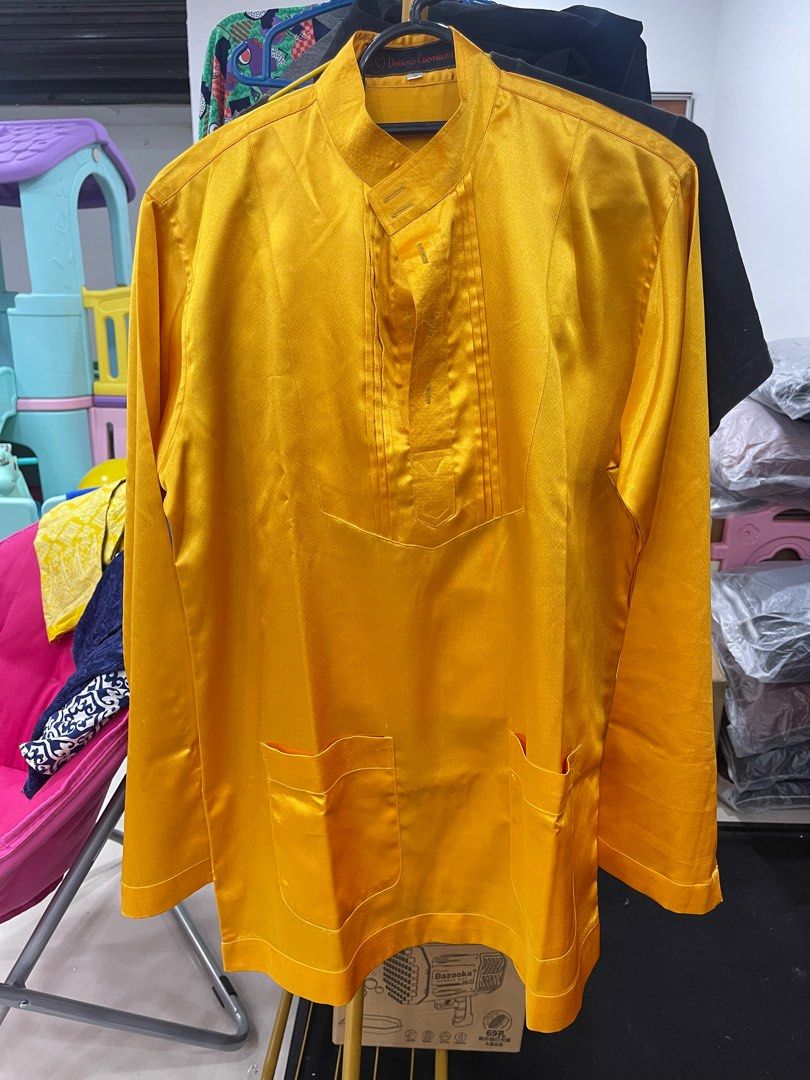 Baju Melayu moden emas dan seluar, Men's Fashion, Muslim Wear, Baju ...