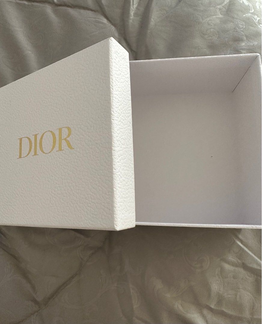 Box Dior, Fesyen Wanita, Aksesoris di Carousell