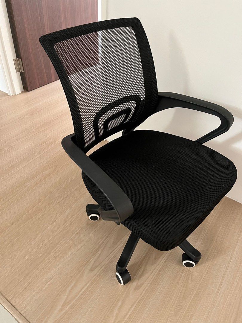 Computer chair, Furniture & Home Living, Furniture, Chairs on Carousell