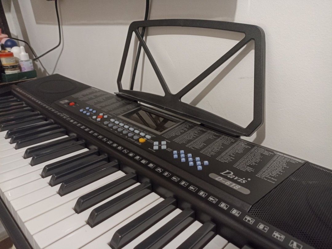 Davis D618 Piano keyboard on Carousell