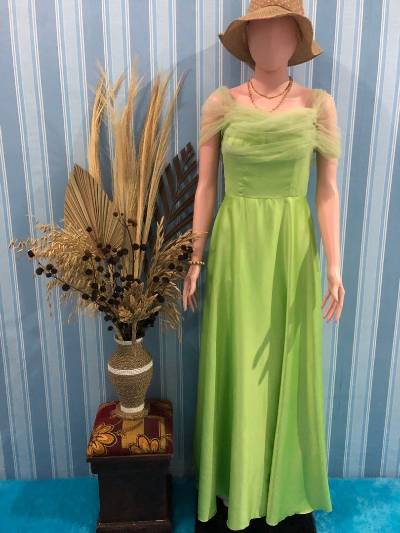 gaun pesta custom, Fesyen Wanita, Pakaian Wanita, Gaun & Rok di Carousell