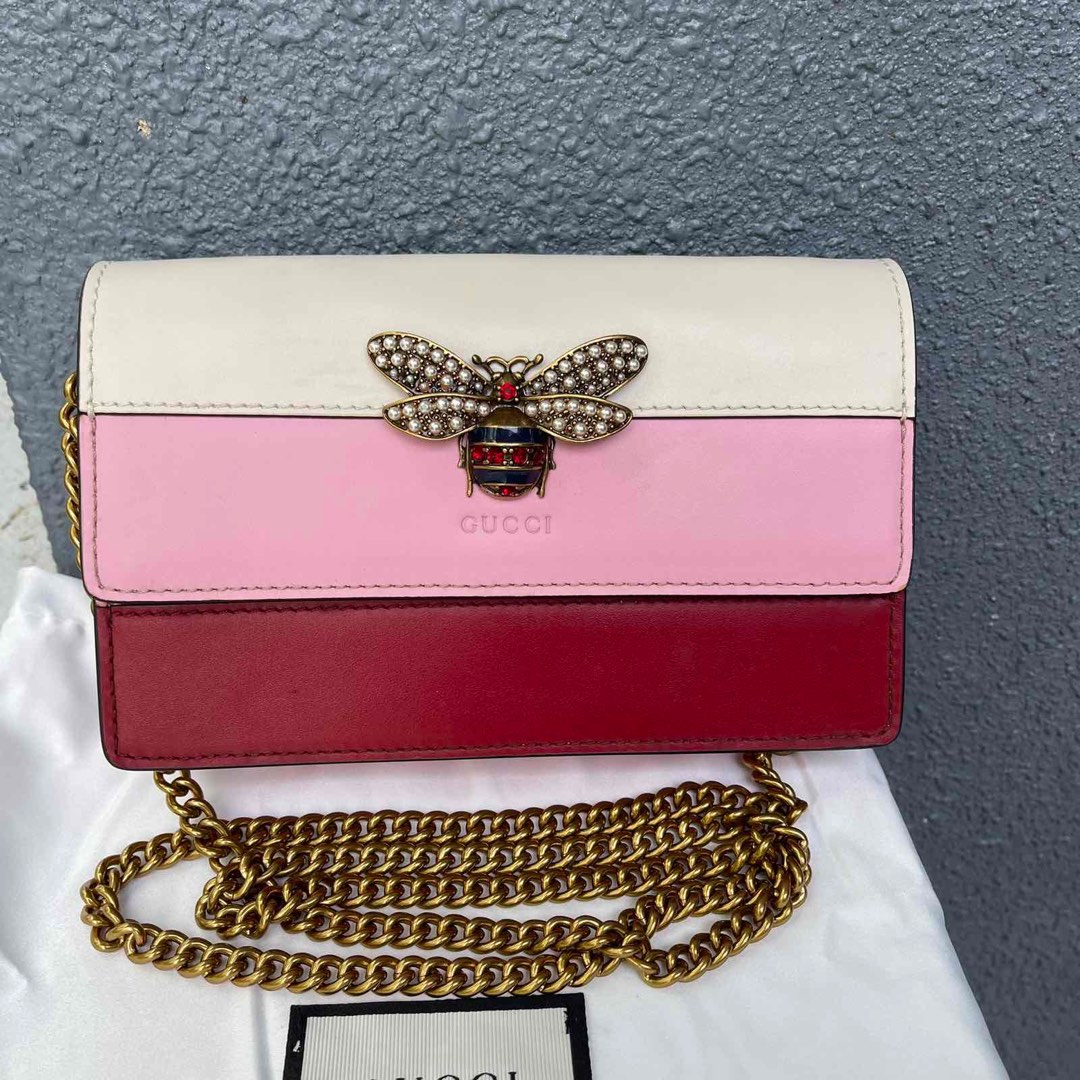 Gucci Bee Wallet on Chain on Carousell