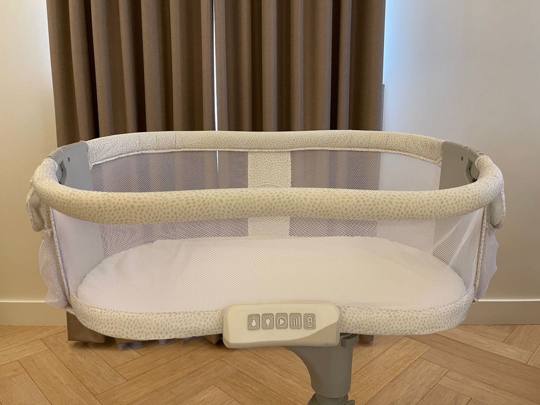 Halo bassinet (Essentia series), Babies & Kids, Baby Nursery & Kids ...