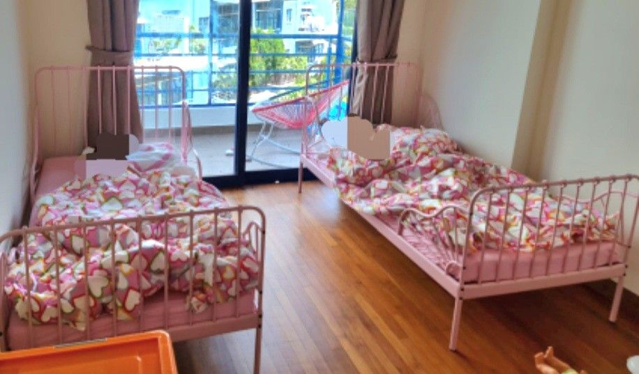 IKEA extendable single bed, light pink, 80x200 cm(original $179 ...