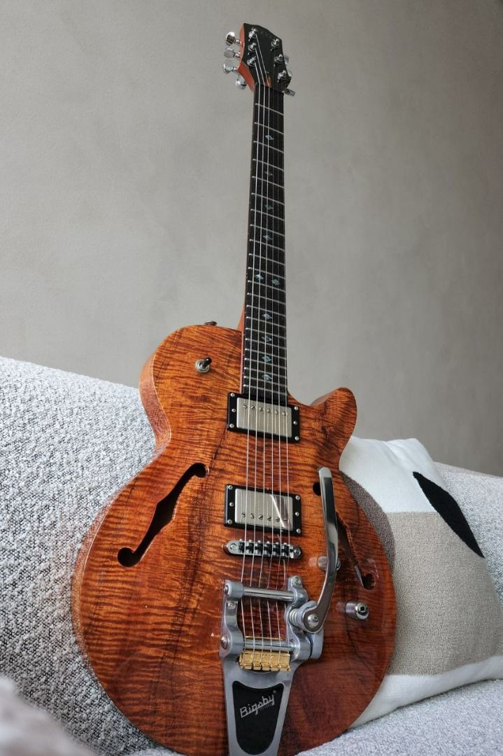 Kiesel Flamed Koa Carve Top Semi-hollow with Bigsby, Hobbies & Toys ...