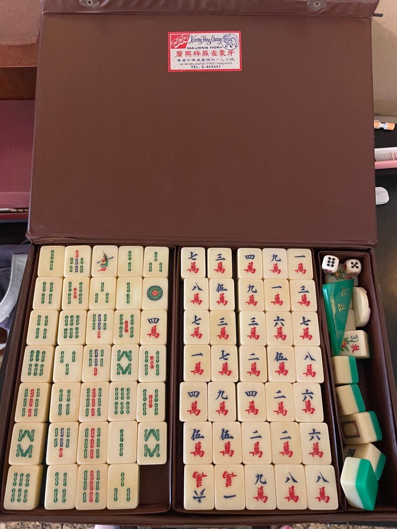 Mahjong set with carrying case, Hobbies & Toys, Memorabilia ...