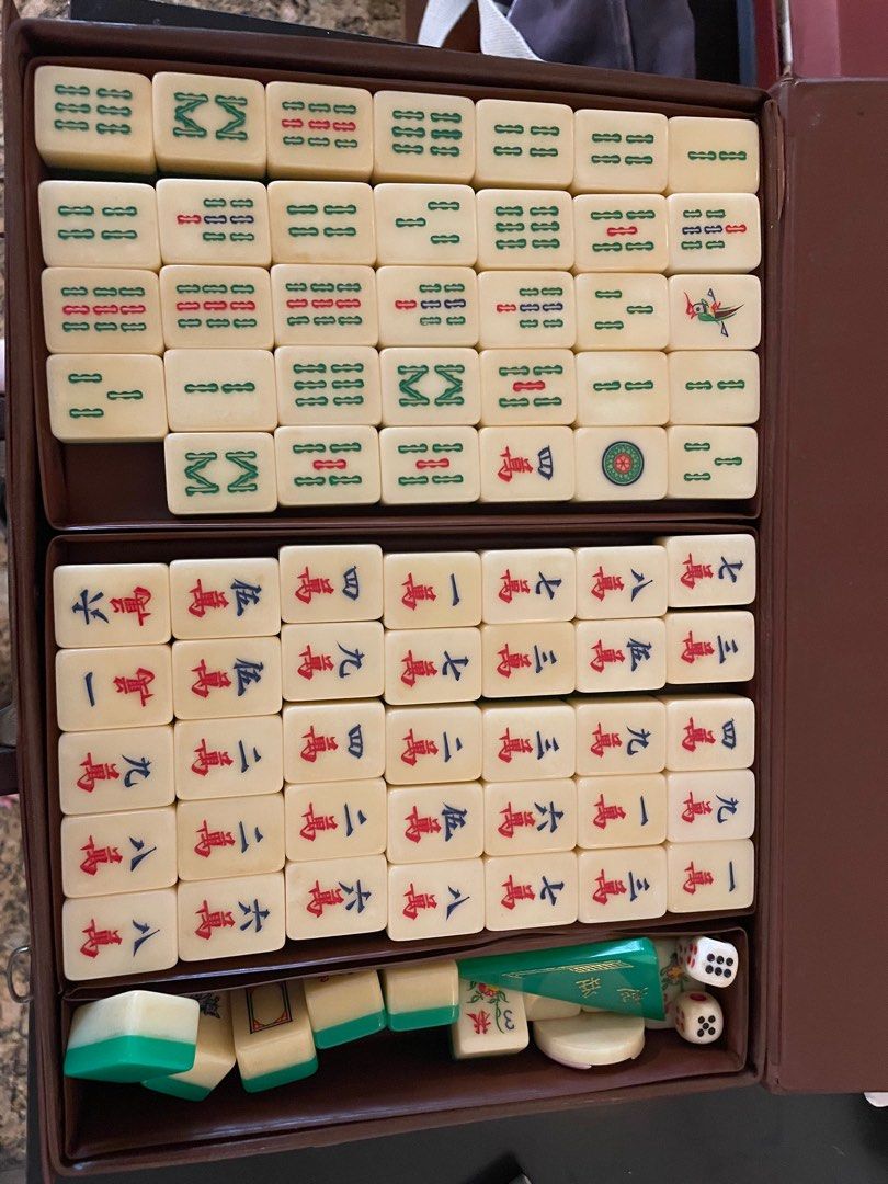 Mahjong set with carrying case, Hobbies & Toys, Memorabilia ...