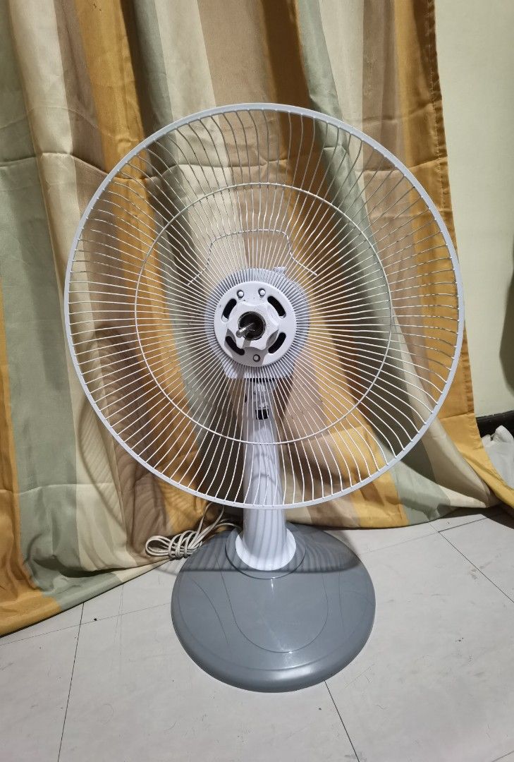 MitsuTech Desk Fan, Furniture & Home Living, Lighting & Fans, Fans on ...