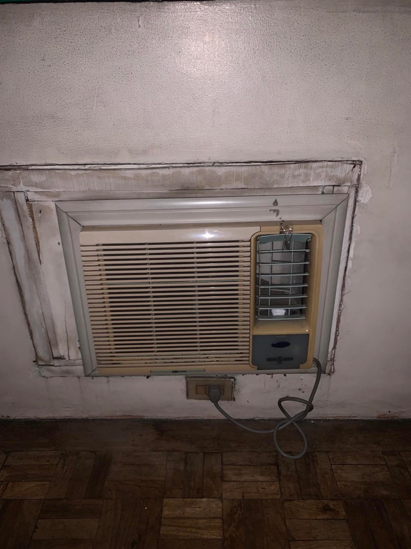 Old aircon functioning, TV & Home Appliances, Air Conditioning and ...
