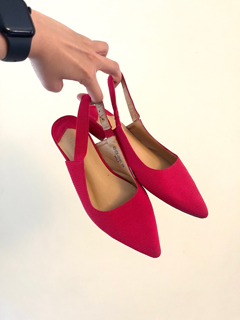 Red Flats with back strap. Looks like Dior flats, Women's Fashion ...