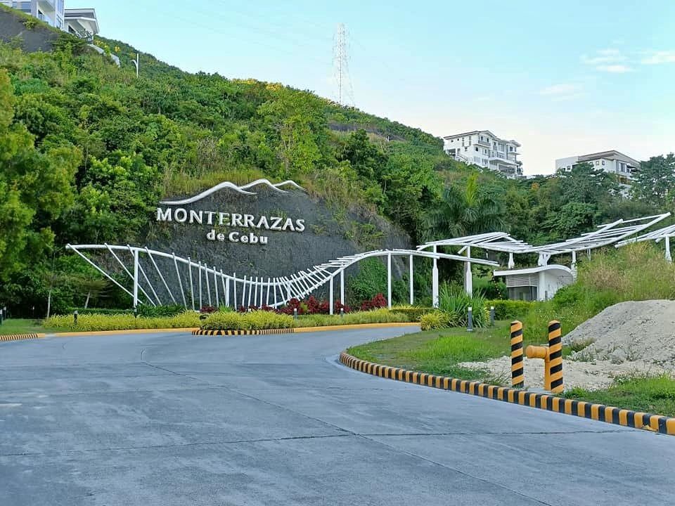 Rush sale!! Monterazzas de Cebu Lot with overlooking view on Carousell