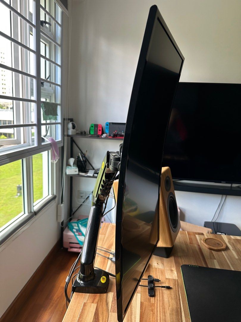 Samsung 27 inch curved monitor with monitor arm, Computers & Tech ...