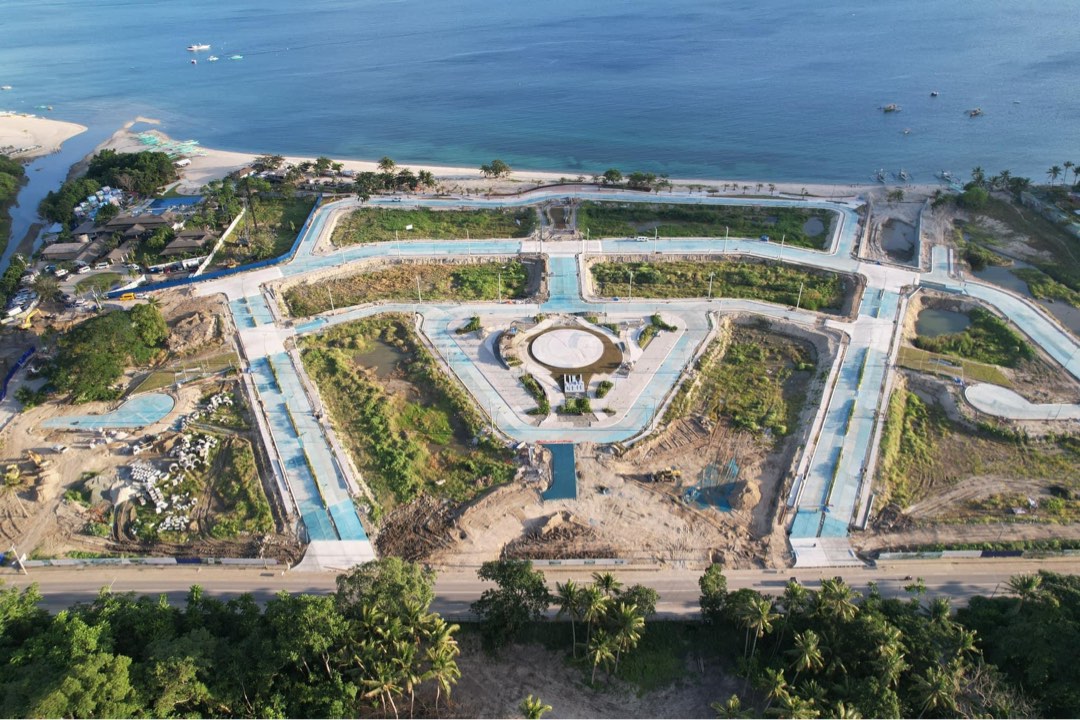 Spinnaker Guaranteed Beachfront Condominium in Club Laiya San juan ...