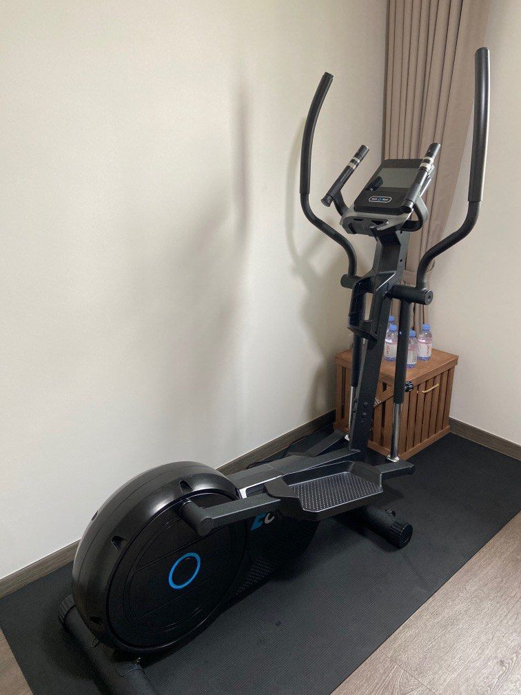 Sportop E80 elliptical machine with mat, Sports Equipment, Exercise ...