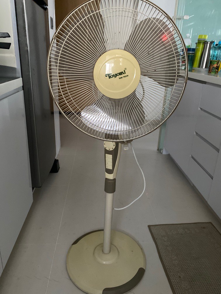 Toyomi Standing fan, Furniture & Home Living, Lighting & Fans, Fans on ...