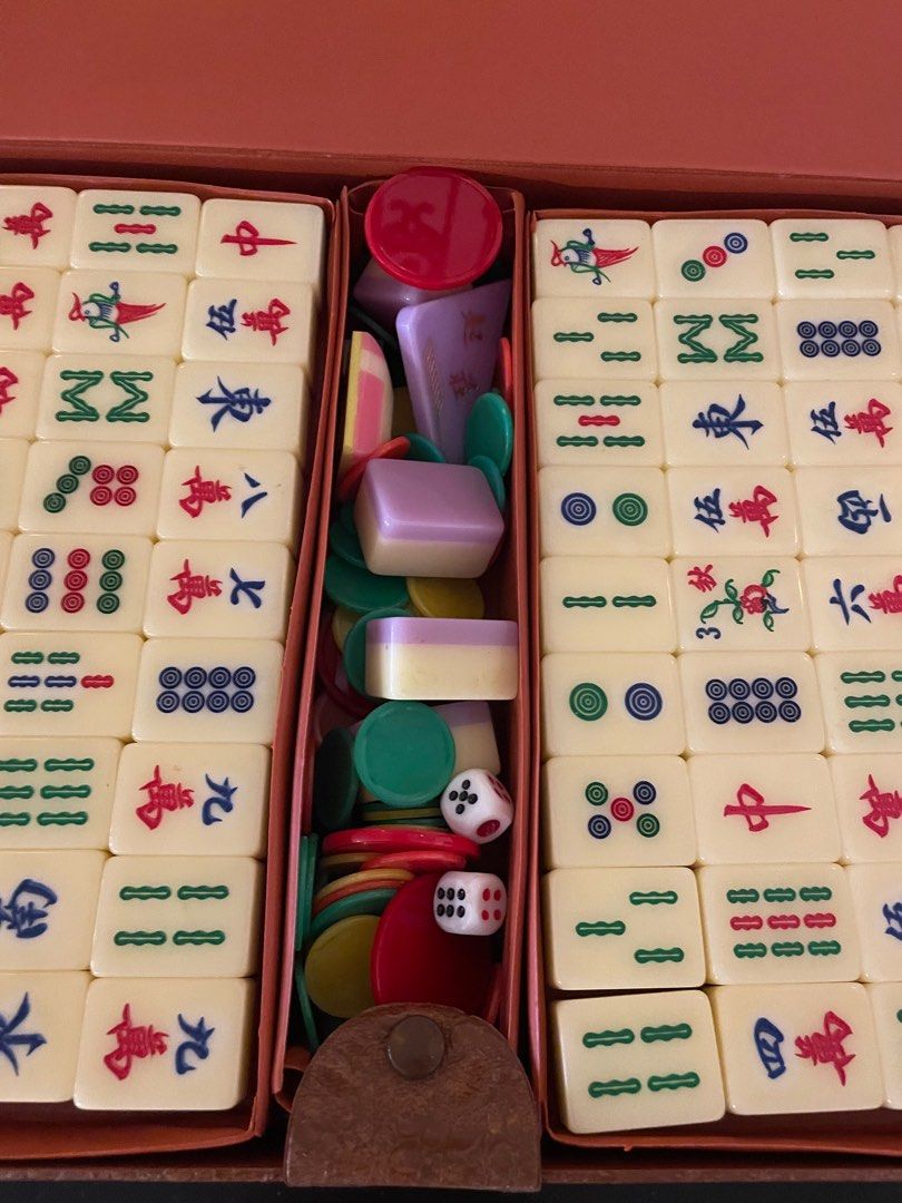 Vintage mahjong set, Hobbies & Toys, Memorabilia & Collectibles ...
