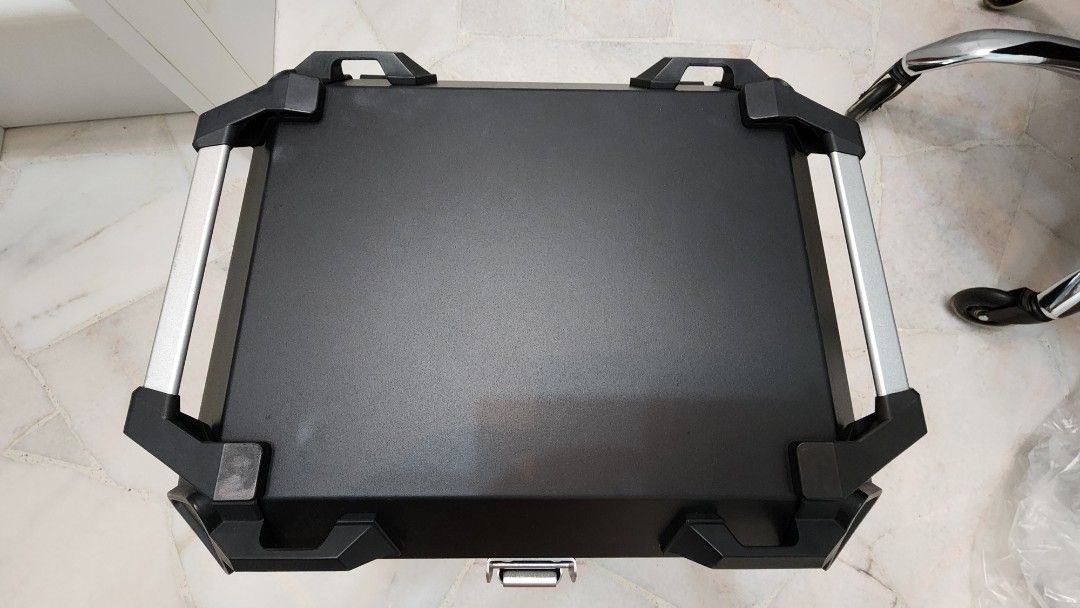 Zedge 45L box with base plate and 2 keys.., Motorcycles, Motorcycle ...