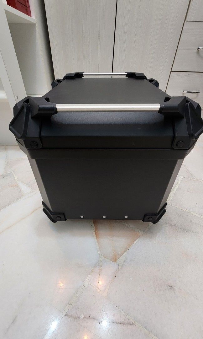 Zedge 45L box with base plate and 2 keys.., Motorcycles, Motorcycle ...