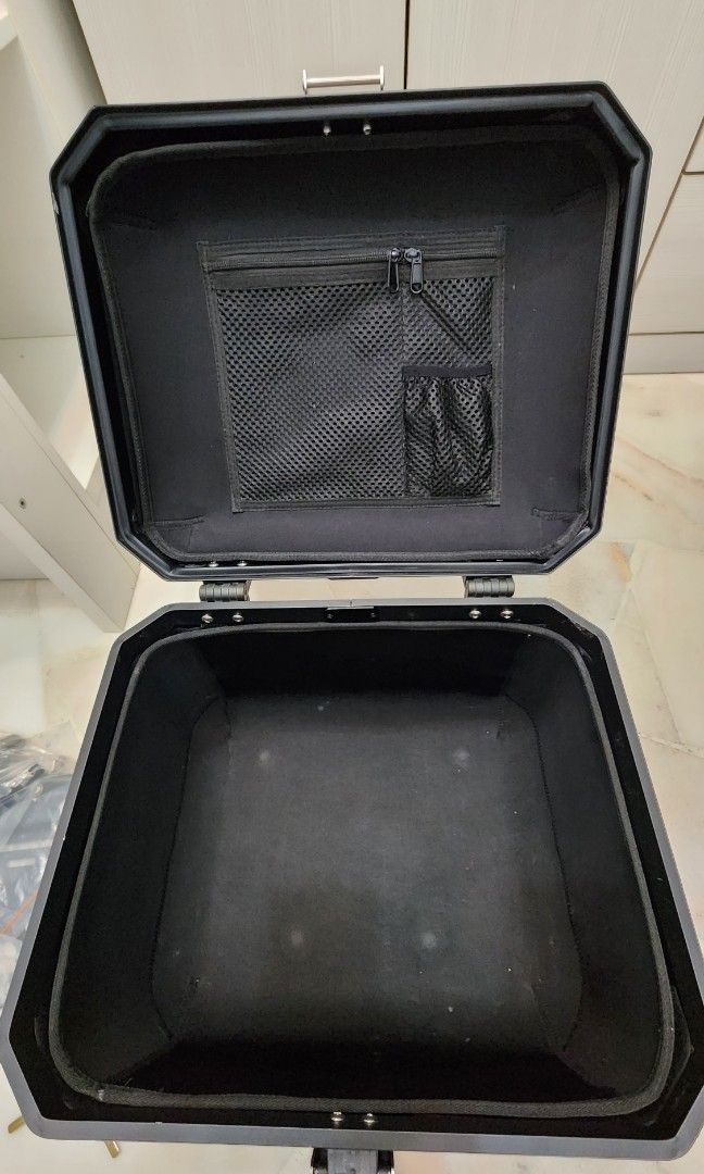 Zedge 45L box with base plate and 2 keys.., Motorcycles, Motorcycle ...