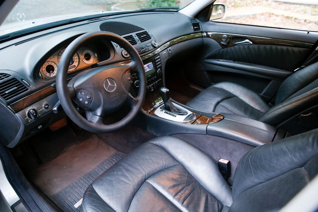 Mercedes Benz 2002 Interiornull