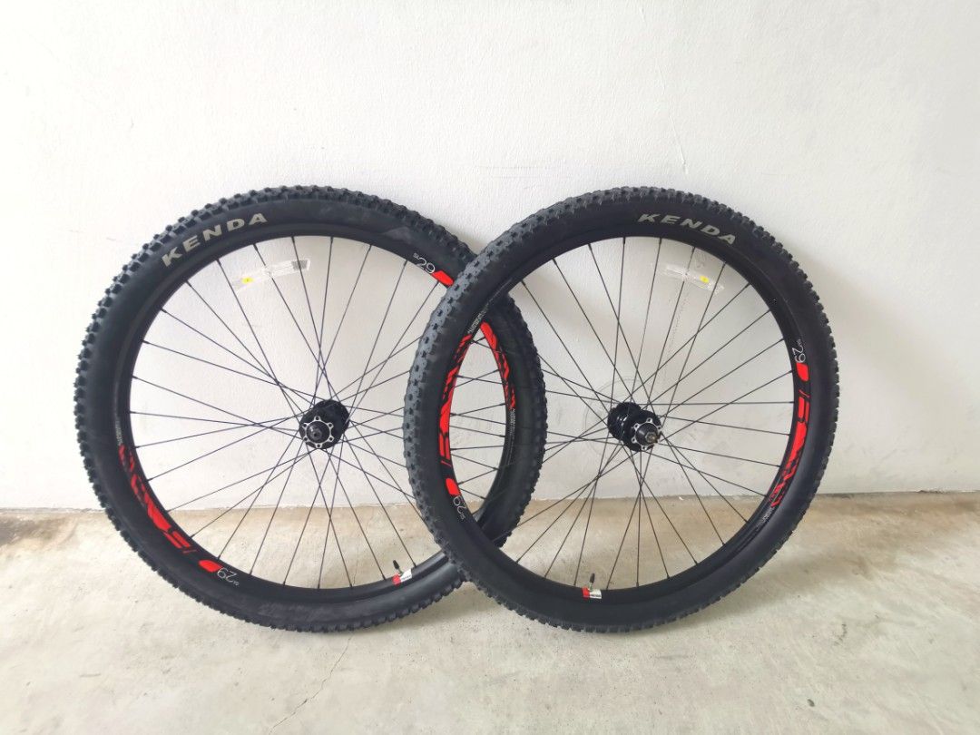 29 inches MTB wheelset, brand-new. Rim and HUb DB SL7, Sports Equipment ...