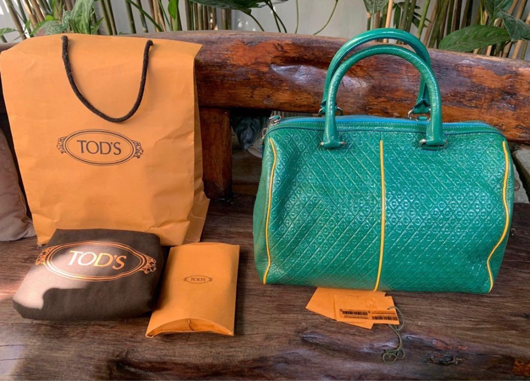 APRIL SALE: AUTHENTIC TODS CROSSBODY BAG (Complete inclusions) on Carousell