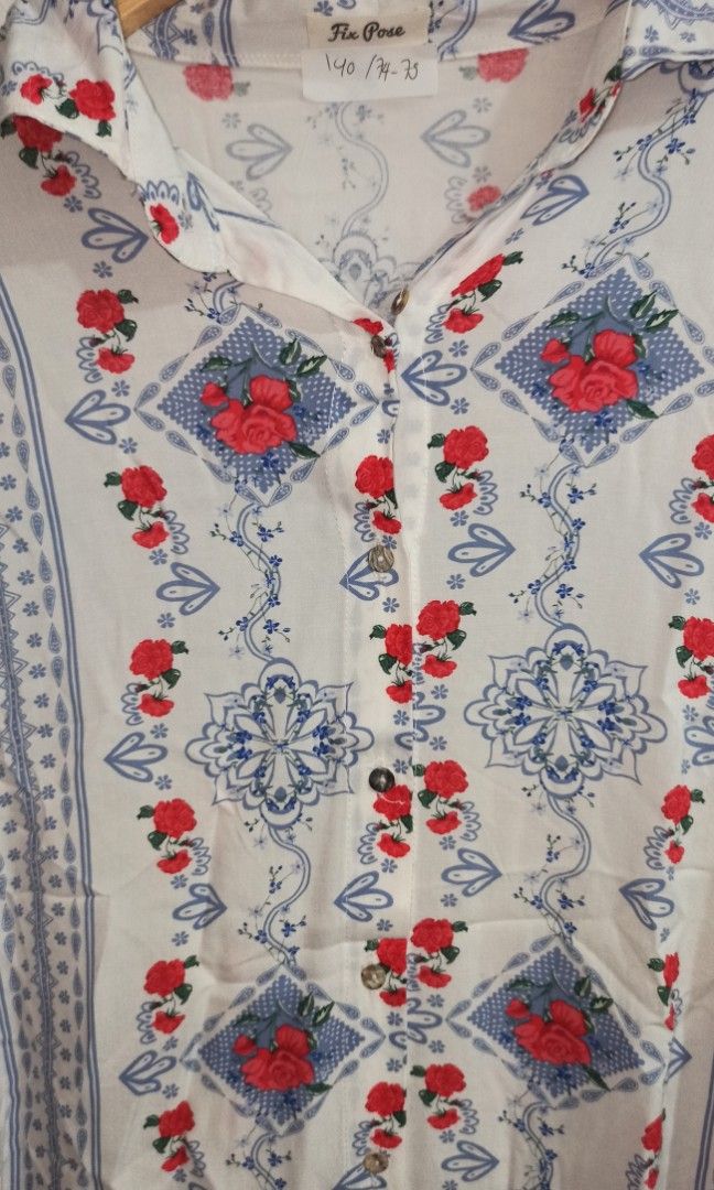 #38PR Fix Pose Bunga, Fesyen Wanita, Pakaian Wanita, Atasan di Carousell