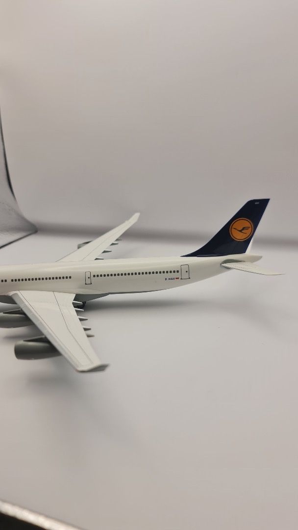 Herpa Model Lufthansa Airbus A340-300 with registration D-AIGH "Koblenz ...