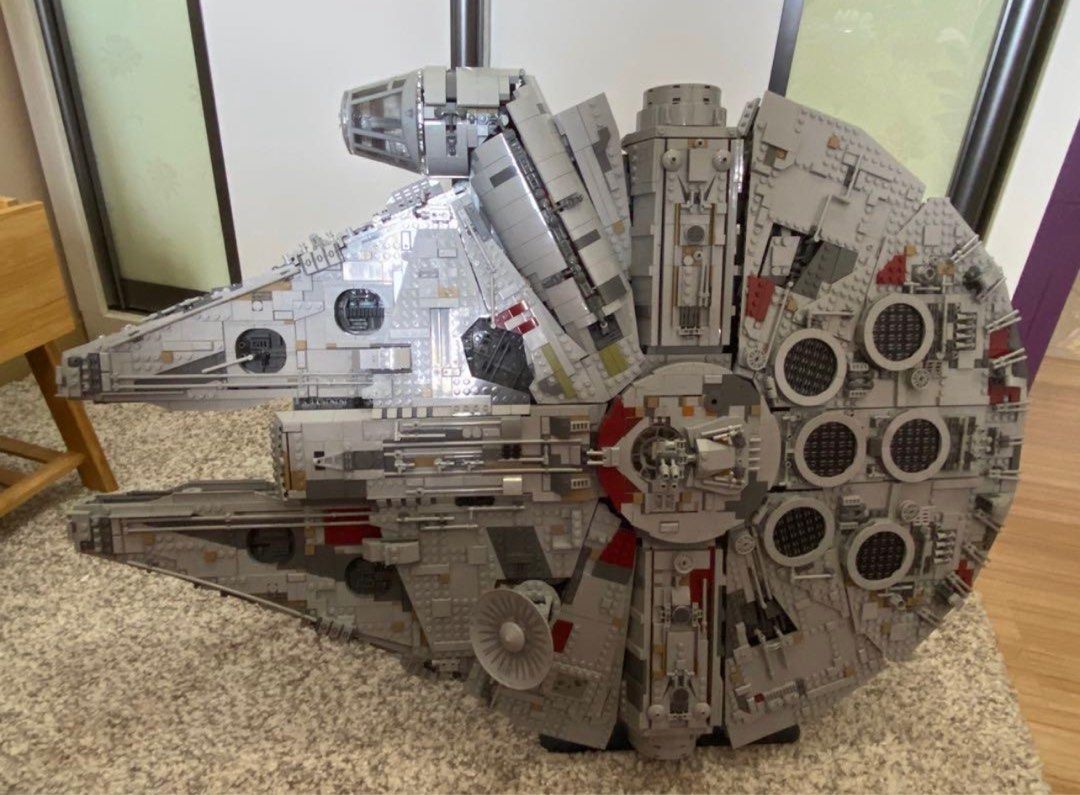 LEGO 75192 Millennium Falcon Star Wars Ultimate Collector Series ...