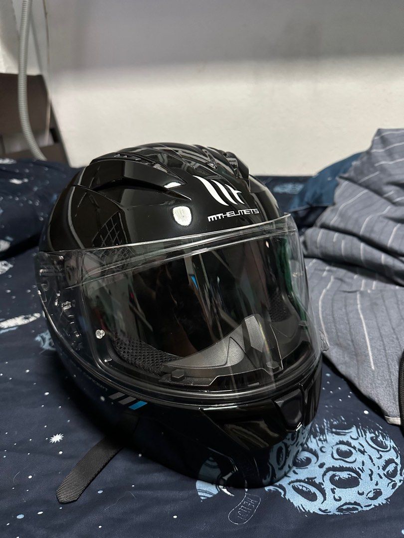 MT Axxis Full Face M Helmet, Motorcycles, Motorcycle Accessories on ...