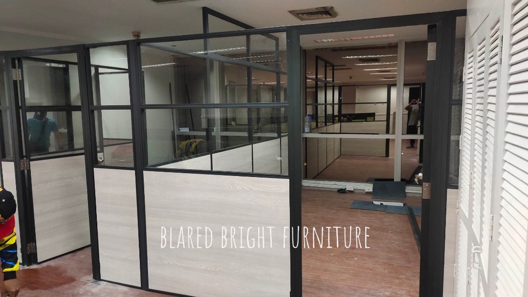 Office Furniture Partition - Cubicles Workstation . Half Glass - Half ...