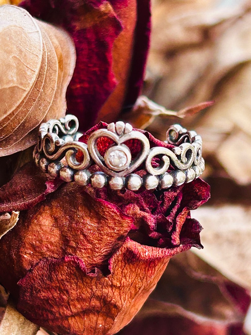 PANDORA Genuine silver 925 ALE, tiara hear ring on Carousell