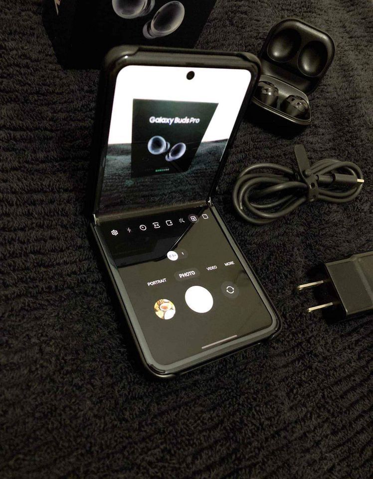 Samsung Galaxy Z Flip 1 (Mirror Black), Mobile Phones & Gadgets, Mobile ...