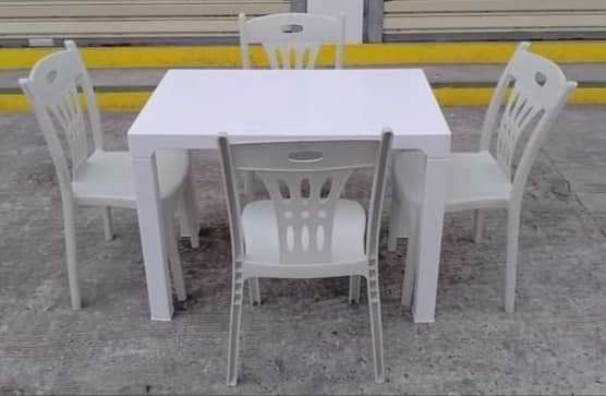 Set hampas chair with table on Carousell