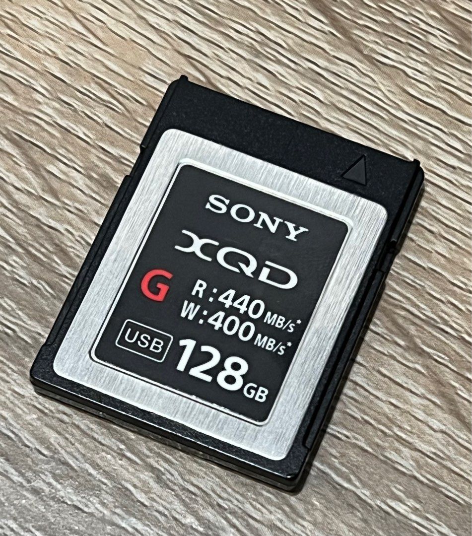 Sony XQD card 128GB with card reader, Photography, Photography ...