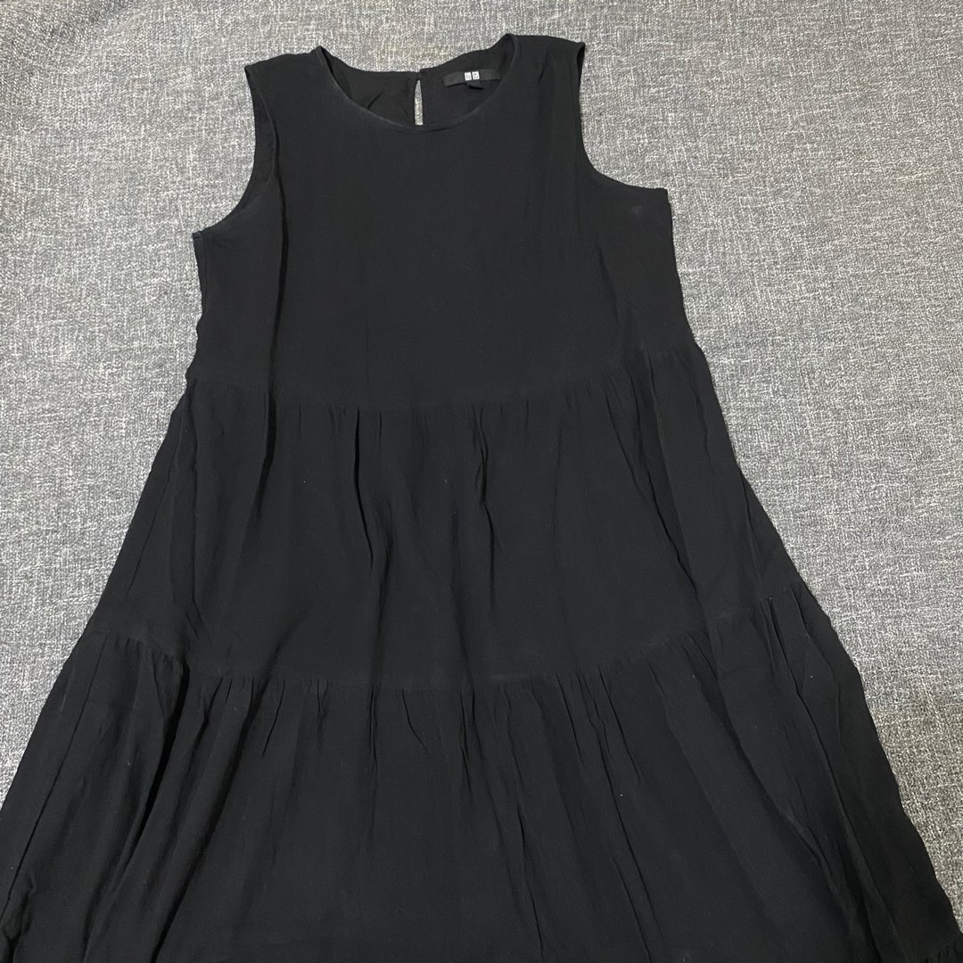 Uniqlo tiered A line midi dress model tumpuk black hitam, Fesyen Wanita, Pakaian Wanita, Gaun ...