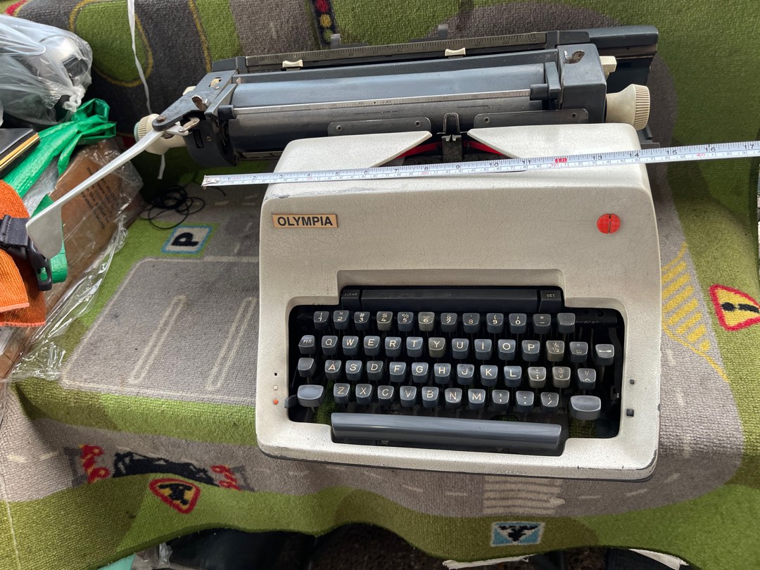 Vintage Olympia typewriter desktop Sg3 Circa 60s All Original As is not ...