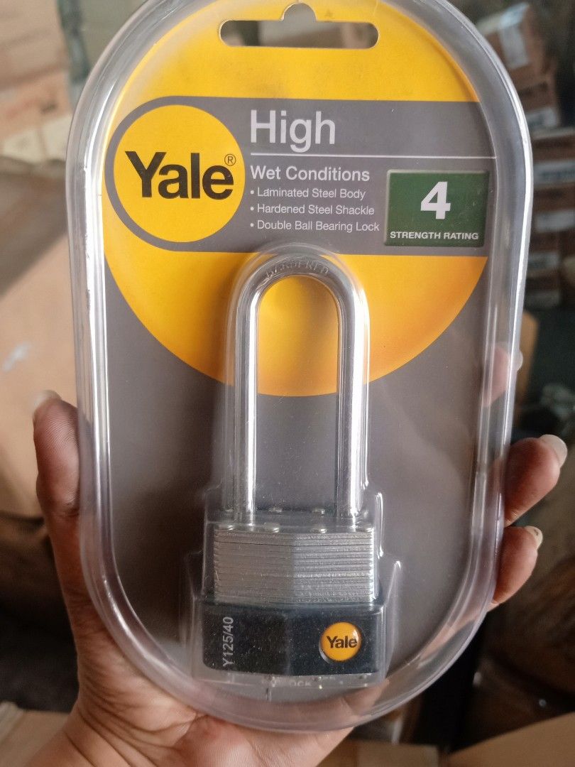 YALE PADLOCKS LAMINATED STEEL PADLOCK ZINC WITH RUBBER BUMPER 3 KEYS ...