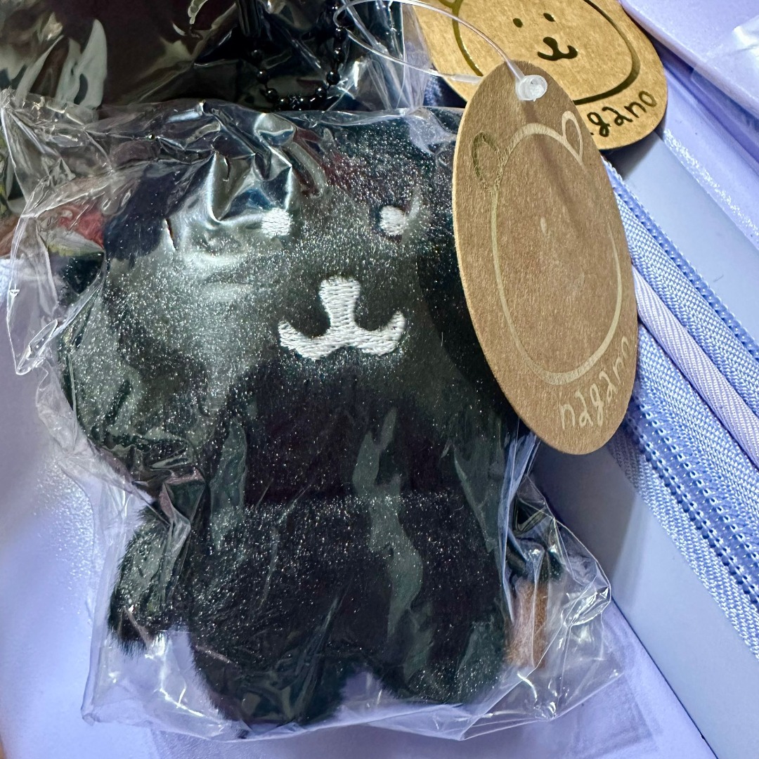 日本 joke bear Nagano展覽 限定 自我吐槽的白熊 自嘲熊 黑熊 keychain 公仔 正版, 興趣及遊戲, 玩具 & 遊戲類 ...