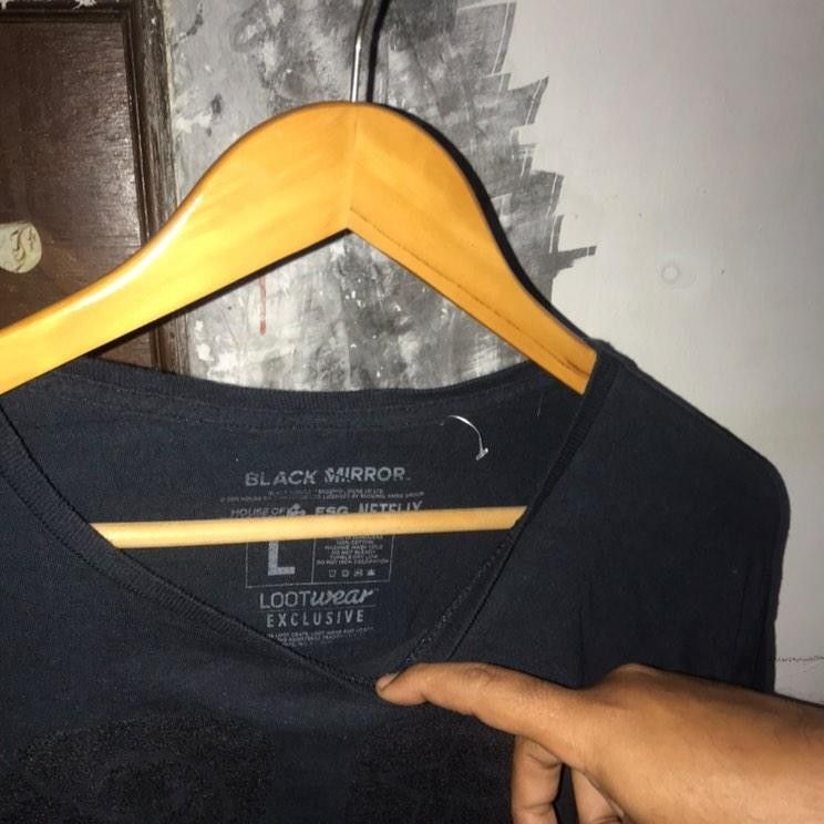 Black Mirror Netflix Official Merch, Fesyen Pria, Pakaian , Atasan di ...