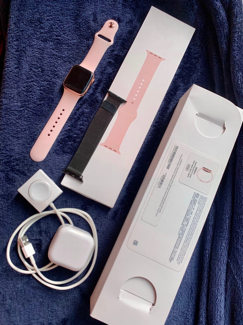 Complete package Apple Watch Series 4 Rose Gold (40mm) on Carousell