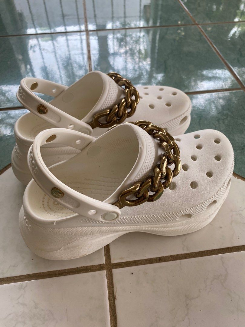 Crocs classic bae clog with chain, size W6 on Carousell