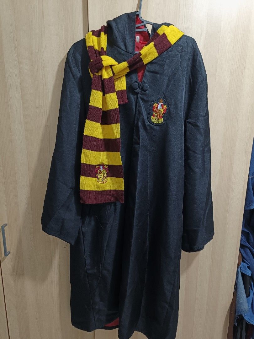 HARRY POTTER GRYFFINDOR CLOAK N SHAWL, Everything Else on Carousell