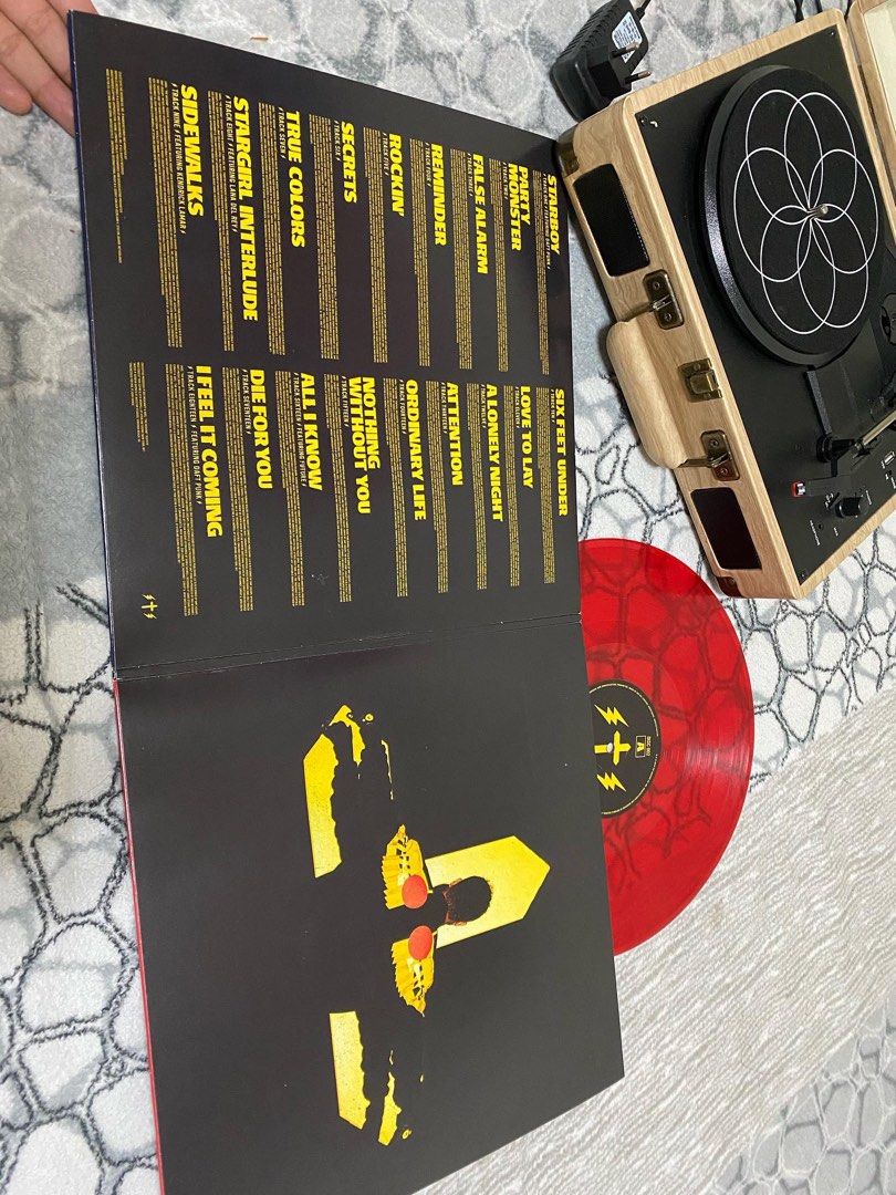Limited Edition Weeknd Vinyl and Recorder., 書籍、休閒與玩具, 樂器、音樂相關, 黑膠唱片在旋轉拍賣